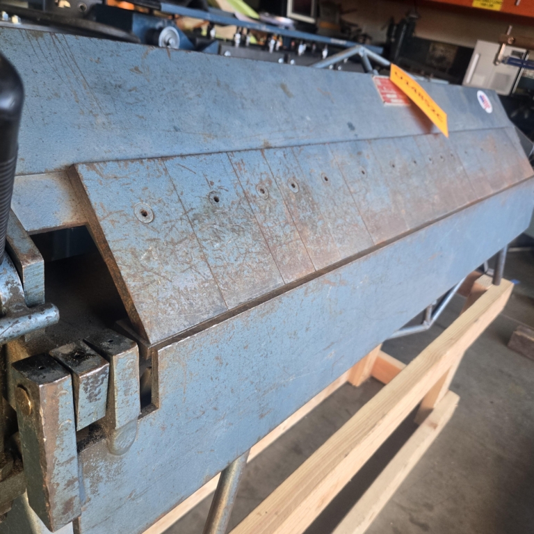 U14852C Used Connecticut U422 4 ft 22 gauge finger brake on wood stand ...